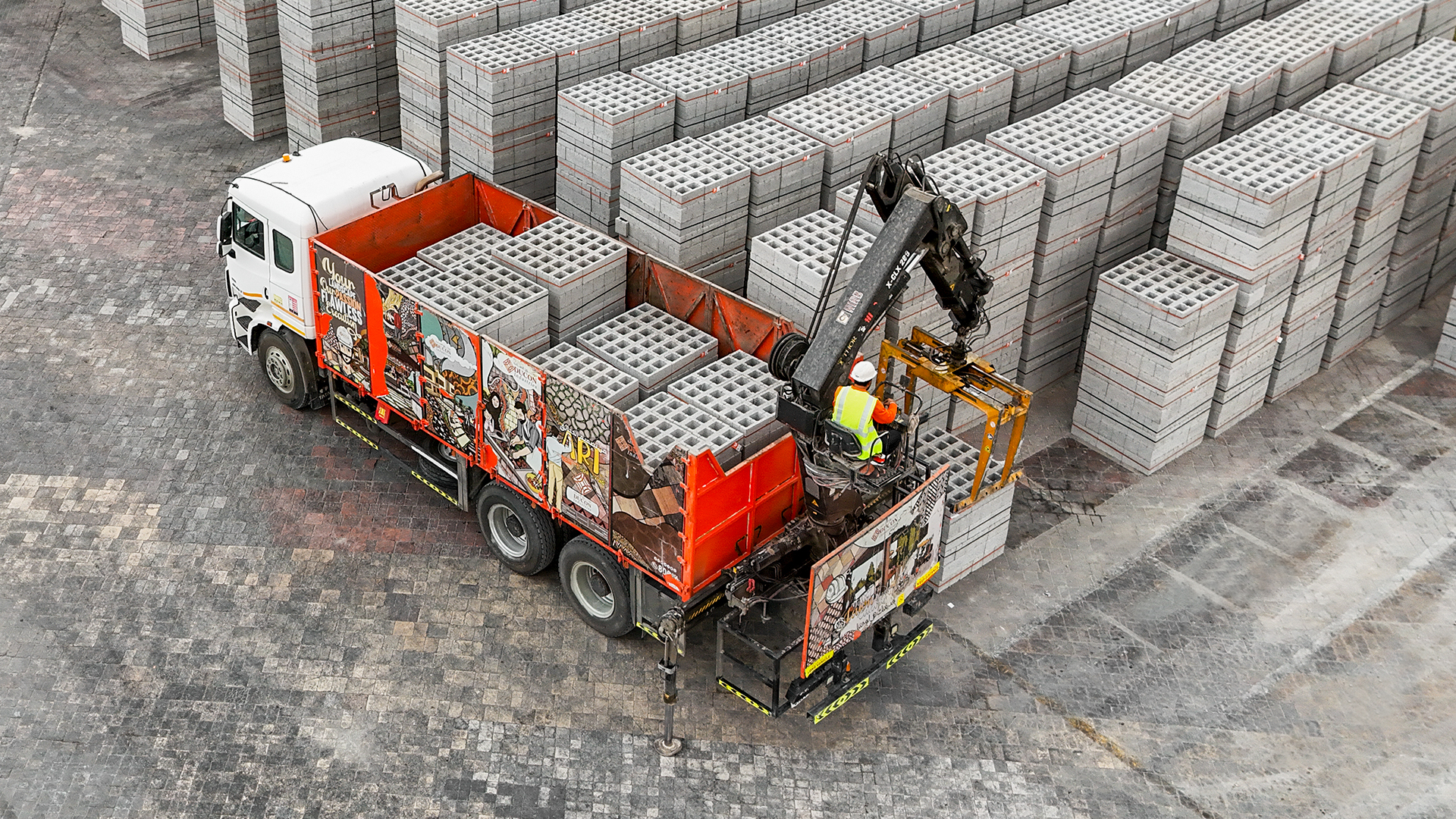 How to store concrete blocks on site without any damage